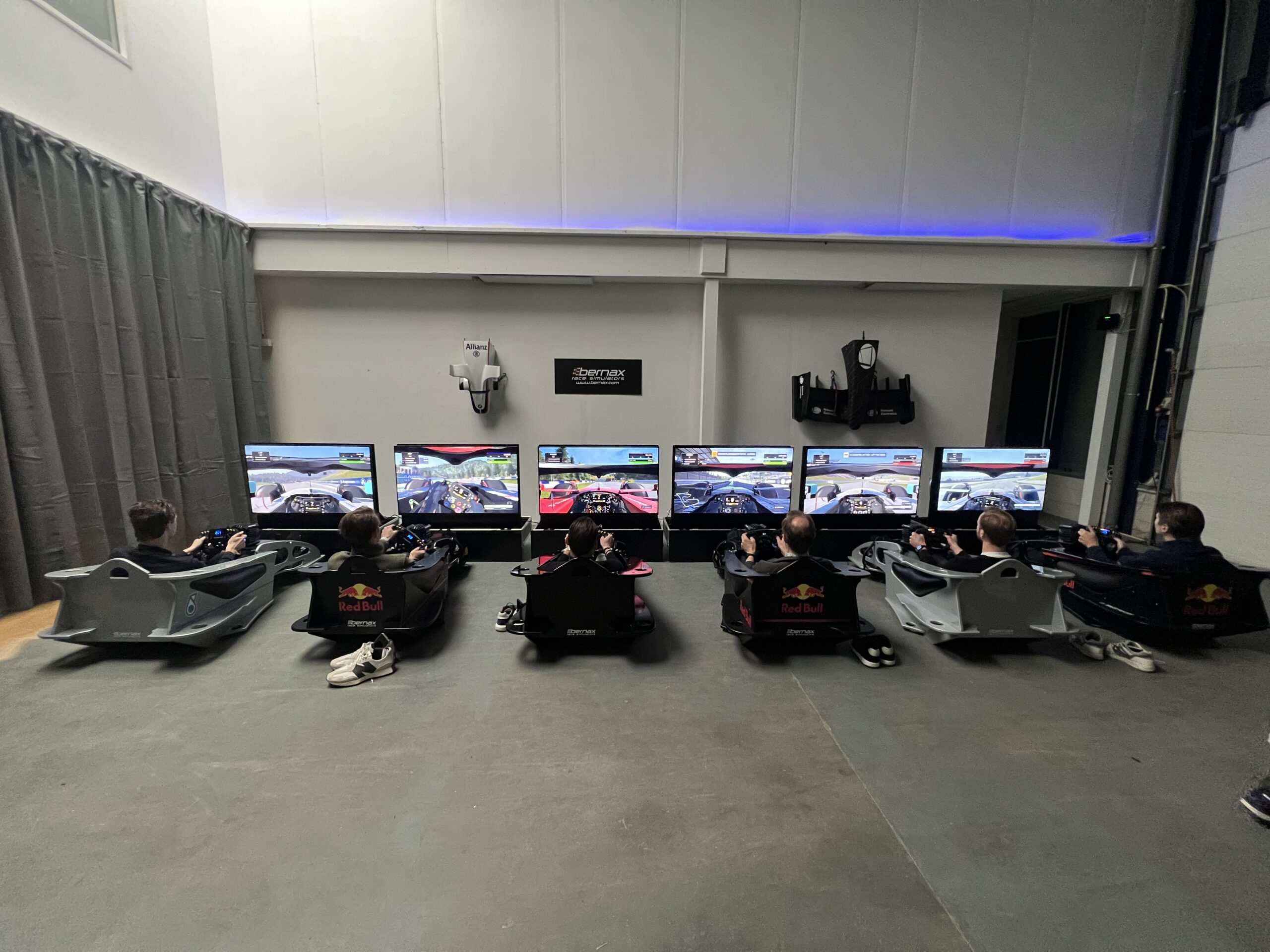 Vergaderen en Racen - Bernax Race Simulators
